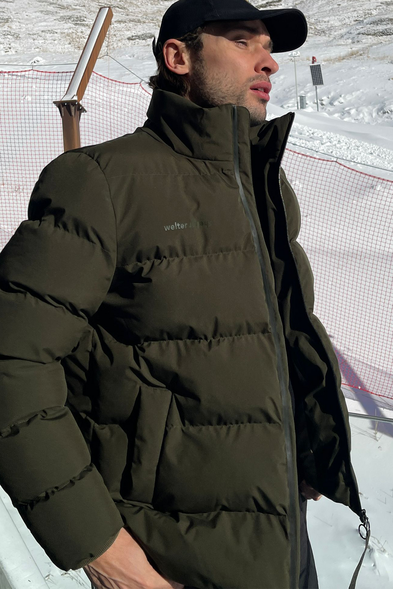 Daniel testing his gear in the Swiss Mountains | Welter Shelter